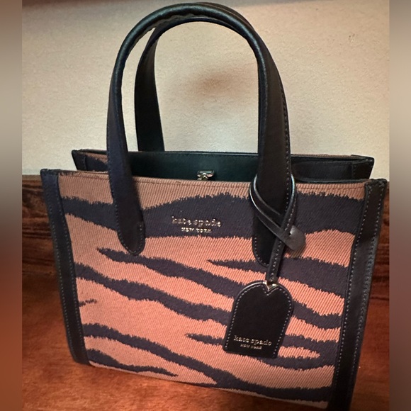 kate spade | Bags | Kate Spade Tiger Jacquard Manhattan Crossbody Tote ...